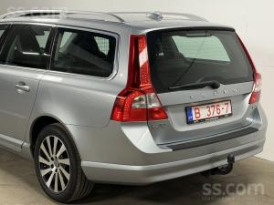 Grey Volvo V70 2012 in Jurmala, with an engine capacity of 2.00 L and mileage of 352 thousand km for 6995 €, photo 9 on AUTOMOTO.COM.LV