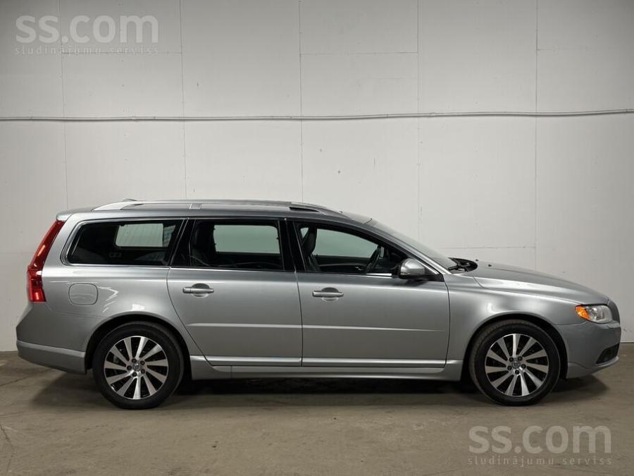Grey Volvo V70 2012 in Jurmala, with an engine capacity of 2.00 L and mileage of 352 thousand km for 6995 €, photo 10 on AUTOMOTO.COM.LV