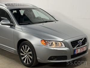 Grey Volvo V70 2012 in Jurmala, with an engine capacity of 2.00 L and mileage of 352 thousand km for 6995 €, photo 11 on AUTOMOTO.COM.LV
