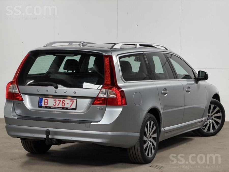 Grey Volvo V70 2012 in Jurmala, with an engine capacity of 2.00 L and mileage of 352 thousand km for 6995 €, photo 14 on AUTOMOTO.COM.LV