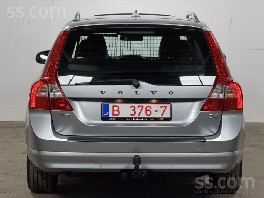 Grey Volvo V70 2012 in Jurmala, with an engine capacity of 2.00 L and mileage of 352 thousand km for 6995 €, photo 15 on AUTOMOTO.COM.LV