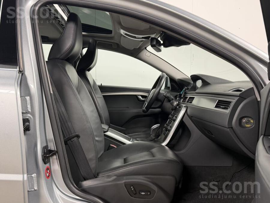 Grey Volvo V70 2012 in Jurmala, with an engine capacity of 2.00 L and mileage of 352 thousand km for 6995 €, photo 20 on AUTOMOTO.COM.LV