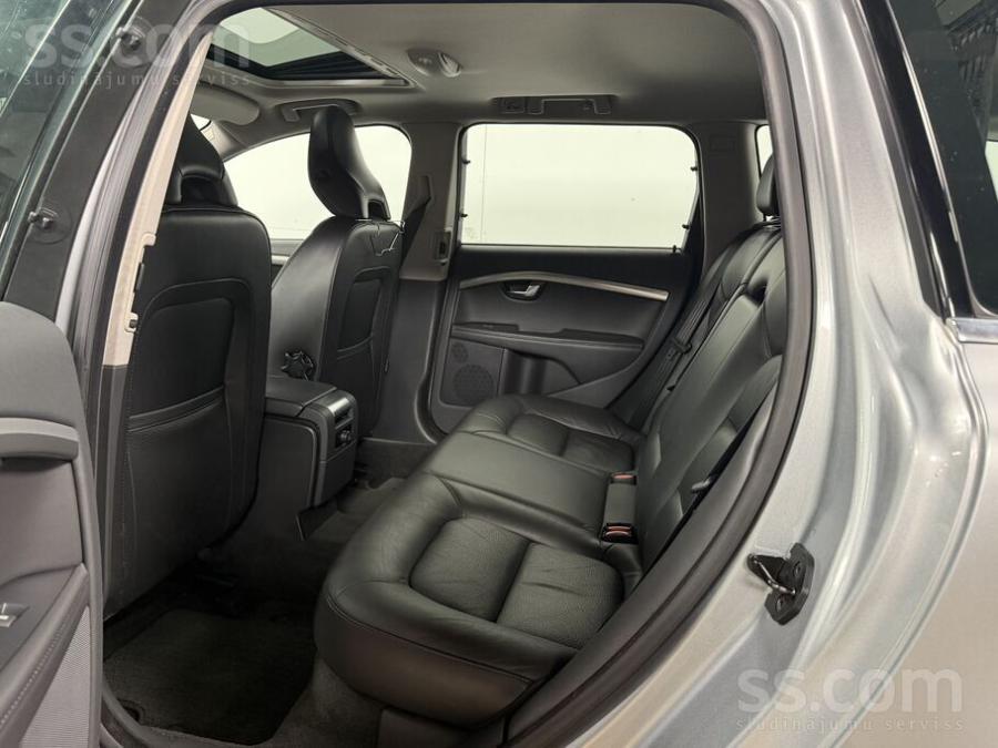 Grey Volvo V70 2012 in Jurmala, with an engine capacity of 2.00 L and mileage of 352 thousand km for 6995 €, photo 22 on AUTOMOTO.COM.LV