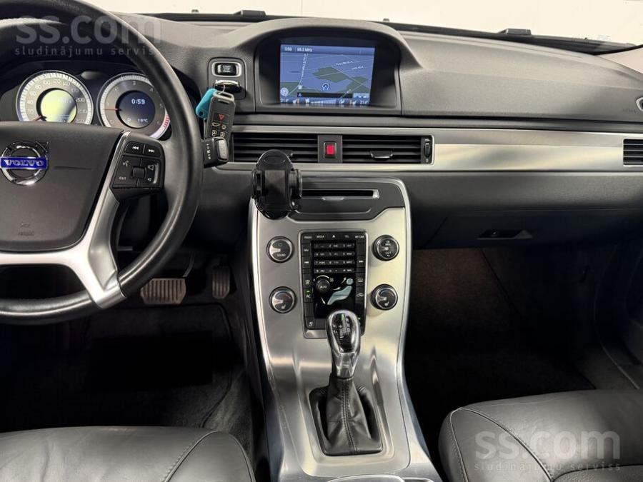 Grey Volvo V70 2012 in Jurmala, with an engine capacity of 2.00 L and mileage of 352 thousand km for 6995 €, photo 24 on AUTOMOTO.COM.LV