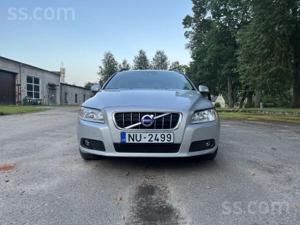 Pelēks Volvo V70 2012 Rīga, ar dzinēja tilpumu 2.00 L un nobraukumu 370 tūkst. km par 4150 €, foto 2 vietnē AUTOMOTO.COM.LV