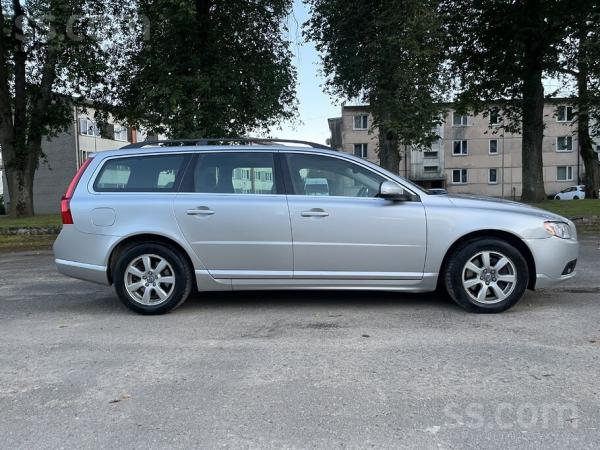 Pelēks Volvo V70 2012 Rīga, ar dzinēja tilpumu 2.00 L un nobraukumu 370 tūkst. km par 4150 €, foto 4 vietnē AUTOMOTO.COM.LV