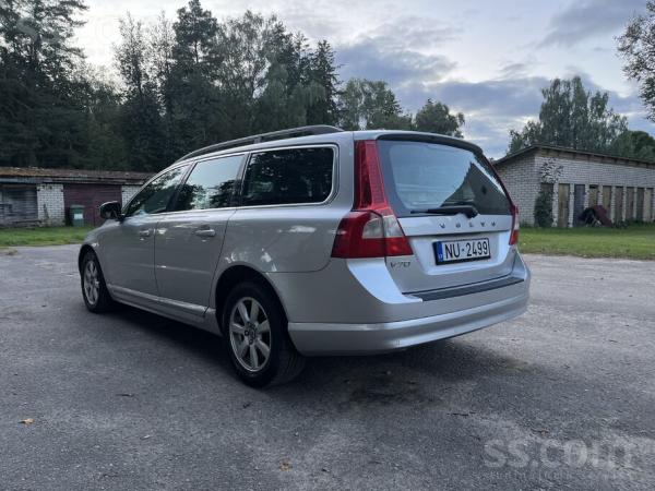 Pelēks Volvo V70 2012 Rīga, ar dzinēja tilpumu 2.00 L un nobraukumu 370 tūkst. km par 4150 €, foto 6 vietnē AUTOMOTO.COM.LV