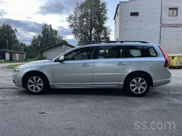 Pelēks Volvo V70 2012 Rīga, ar dzinēja tilpumu 2.00 L un nobraukumu 370 tūkst. km par 4150 €, foto 7 vietnē AUTOMOTO.COM.LV