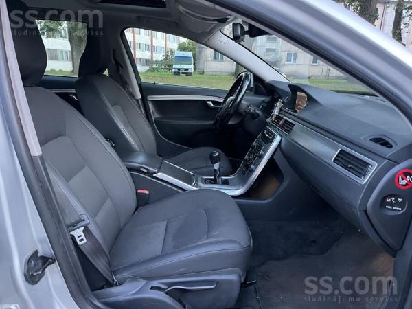 Pelēks Volvo V70 2012 Rīga, ar dzinēja tilpumu 2.00 L un nobraukumu 370 tūkst. km par 4150 €, foto 9 vietnē AUTOMOTO.COM.LV