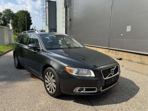 Pelēks Volvo V70 2012 Alīta, ar dzinēja tilpumu 2.00 L un nobraukumu 298 tūkst. km par 4250 €, foto 3 vietnē AUTOMOTO.COM.LV