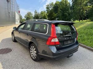 Pelēks Volvo V70 2012 Alīta, ar dzinēja tilpumu 2.00 L un nobraukumu 298 tūkst. km par 4250 €, foto 4 vietnē AUTOMOTO.COM.LV