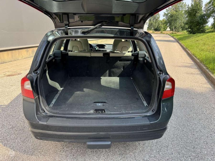 Pelēks Volvo V70 2012 Alīta, ar dzinēja tilpumu 2.00 L un nobraukumu 298 tūkst. km par 4250 €, foto 6 vietnē AUTOMOTO.COM.LV