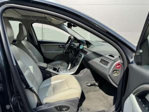 Pelēks Volvo V70 2012 Alīta, ar dzinēja tilpumu 2.00 L un nobraukumu 298 tūkst. km par 4250 €, foto 10 vietnē AUTOMOTO.COM.LV