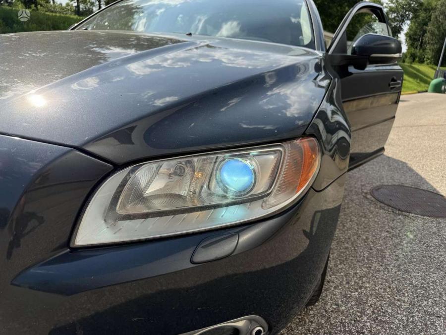 Pelēks Volvo V70 2012 Alīta, ar dzinēja tilpumu 2.00 L un nobraukumu 298 tūkst. km par 4250 €, foto 24 vietnē AUTOMOTO.COM.LV