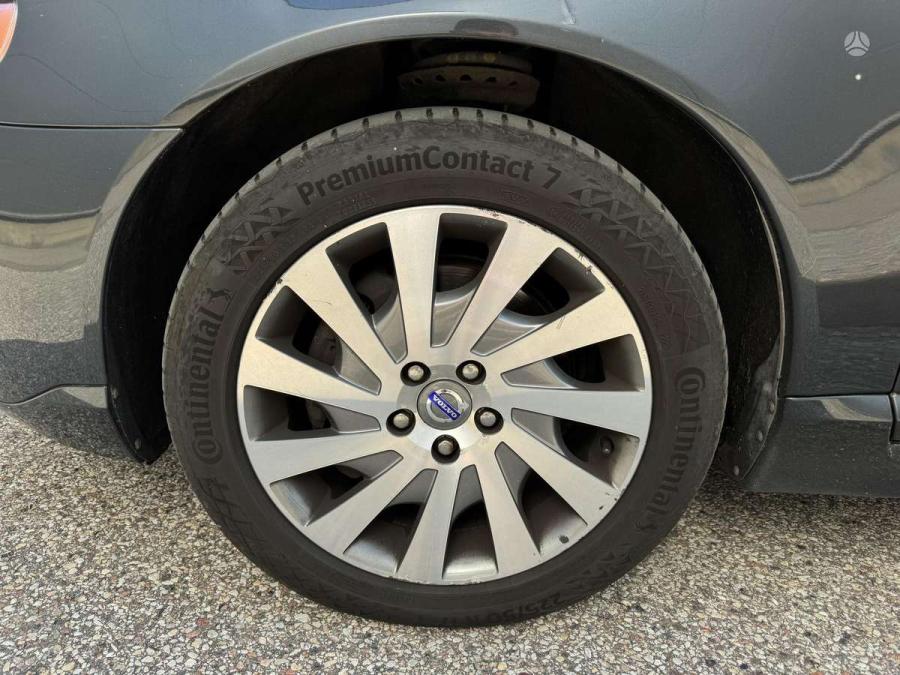 Pelēks Volvo V70 2012 Alīta, ar dzinēja tilpumu 2.00 L un nobraukumu 298 tūkst. km par 4250 €, foto 25 vietnē AUTOMOTO.COM.LV