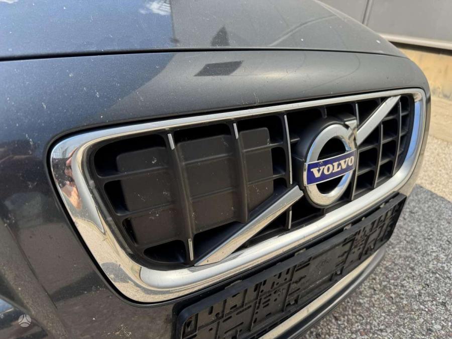 Pelēks Volvo V70 2012 Alīta, ar dzinēja tilpumu 2.00 L un nobraukumu 298 tūkst. km par 4250 €, foto 26 vietnē AUTOMOTO.COM.LV