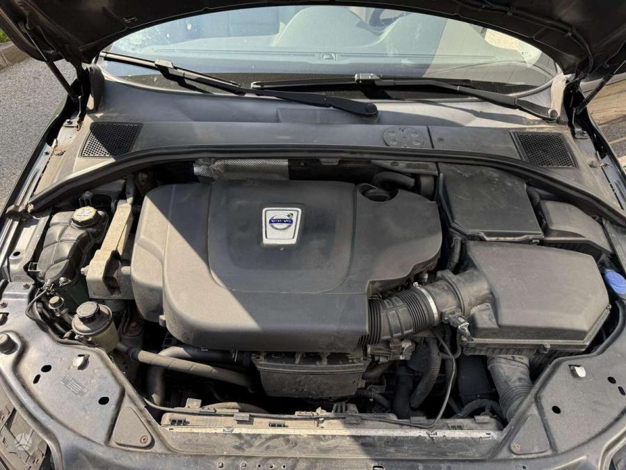 Pelēks Volvo V70 2012 Alīta, ar dzinēja tilpumu 2.00 L un nobraukumu 298 tūkst. km par 4250 €, foto 34 vietnē AUTOMOTO.COM.LV