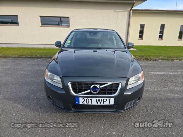 Grey Volvo V70 2012 in Paide, with an engine capacity of 2.00 L and mileage of 311 thousand km for 6990 €, photo 2 on AUTOMOTO.COM.LV