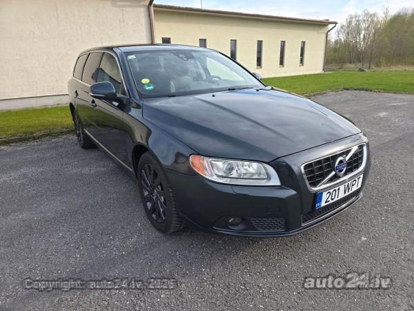 Grey Volvo V70 2012 in Paide, with an engine capacity of 2.00 L and mileage of 311 thousand km for 6990 €, photo 3 on AUTOMOTO.COM.LV