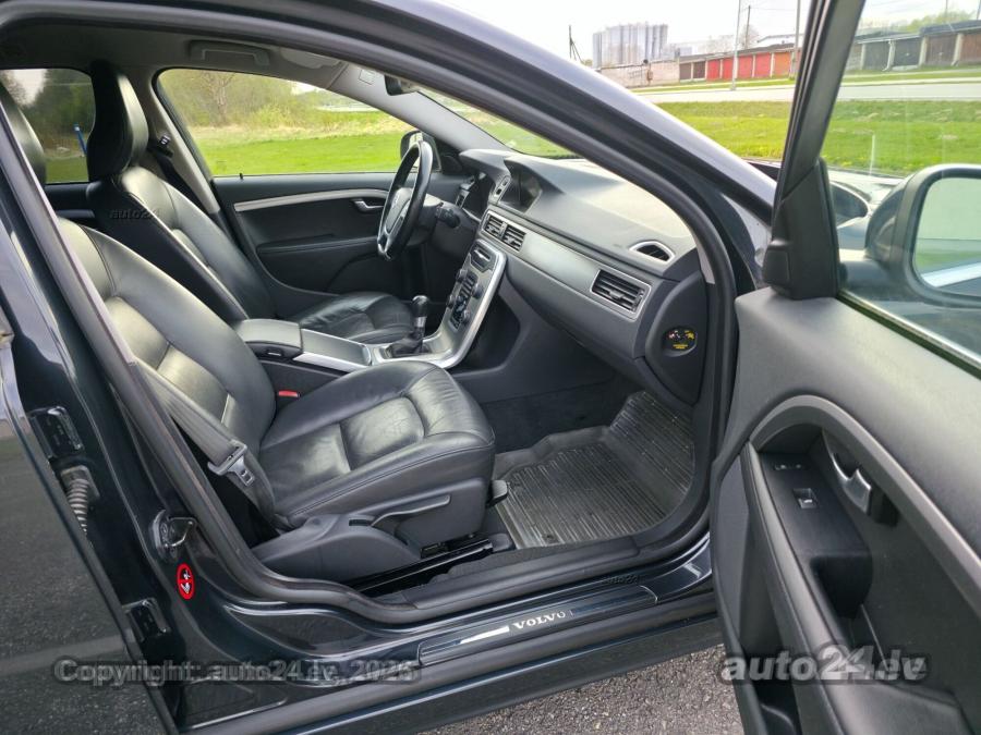 Pelēks Volvo V70 2012 Paide, ar dzinēja tilpumu 2.00 L un nobraukumu 311 tūkst. km par 6990 €, foto 8 vietnē AUTOMOTO.COM.LV