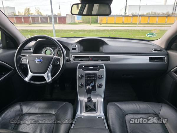 Grey Volvo V70 2012 in Paide, with an engine capacity of 2.00 L and mileage of 311 thousand km for 6990 €, photo 8 on AUTOMOTO.COM.LV