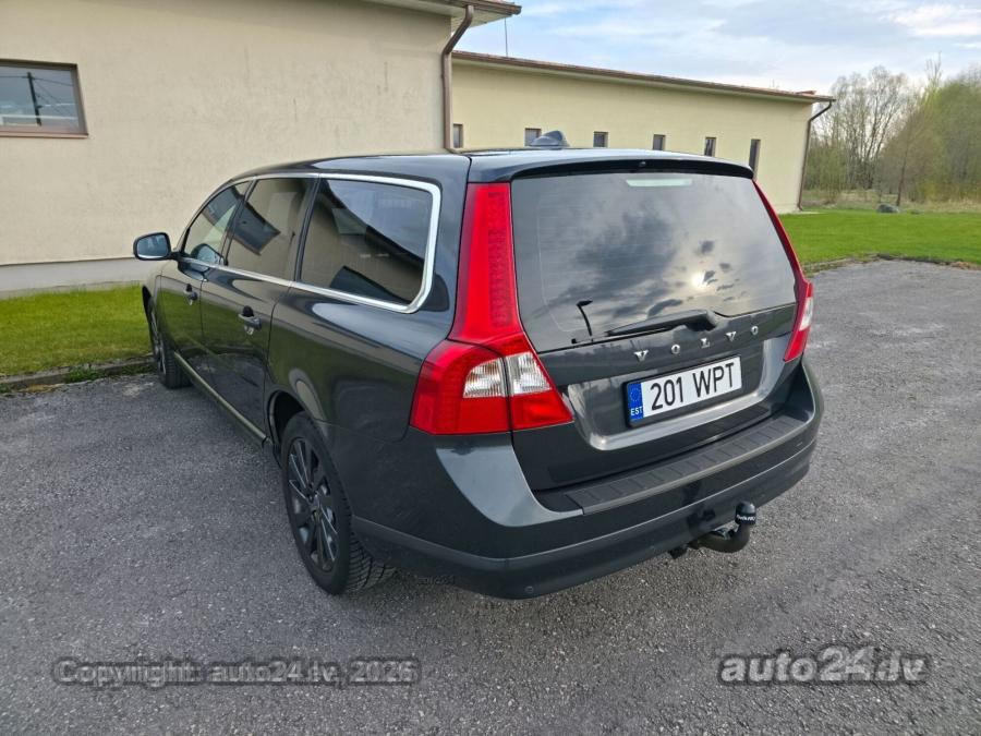 Pelēks Volvo V70 2012 Paide, ar dzinēja tilpumu 2.00 L un nobraukumu 311 tūkst. km par 6990 €, foto 17 vietnē AUTOMOTO.COM.LV