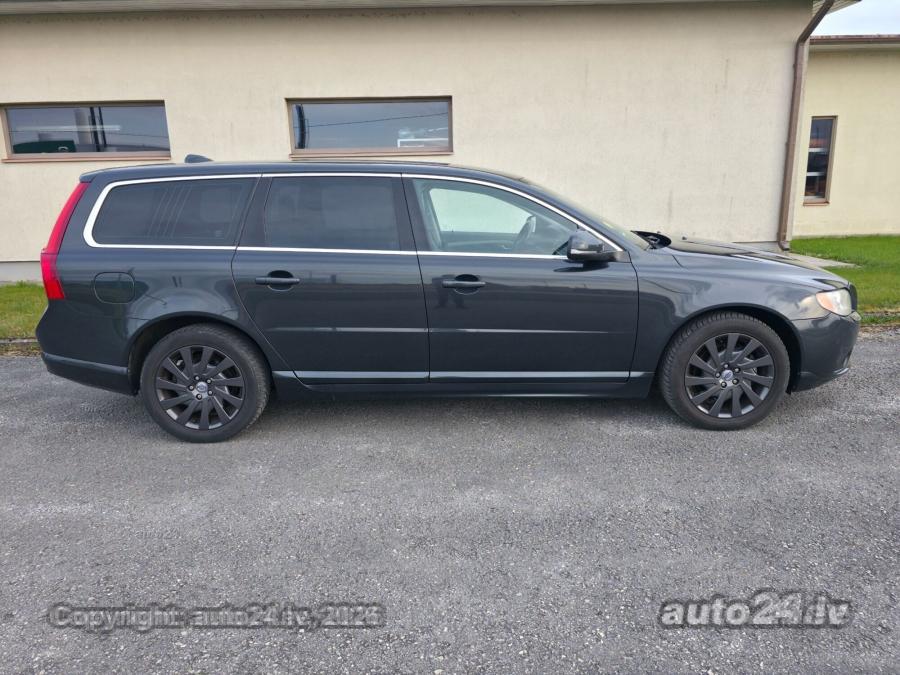 Pelēks Volvo V70 2012 Paide, ar dzinēja tilpumu 2.00 L un nobraukumu 311 tūkst. km par 6990 €, foto 19 vietnē AUTOMOTO.COM.LV