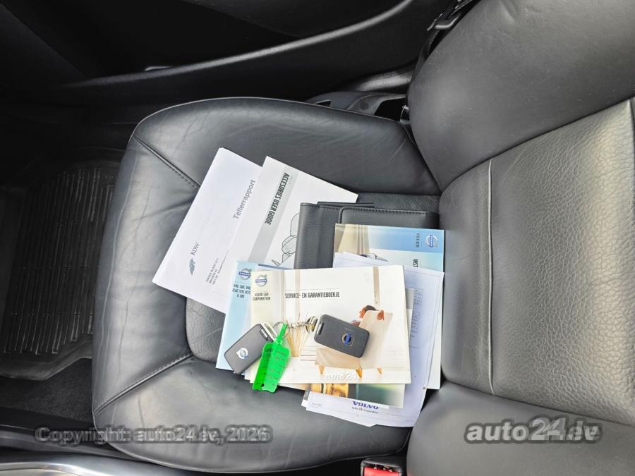 Pelēks Volvo V70 2012 Paide, ar dzinēja tilpumu 2.00 L un nobraukumu 311 tūkst. km par 6990 €, foto 27 vietnē AUTOMOTO.COM.LV