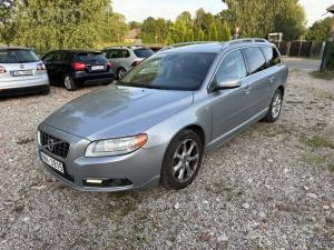 Pelēks Volvo V70 2012 Saldus, ar dzinēja tilpumu 2.00 L un nobraukumu 351 tūkst. km par 2950 €, foto  vietnē AUTOMOTO.COM.LV