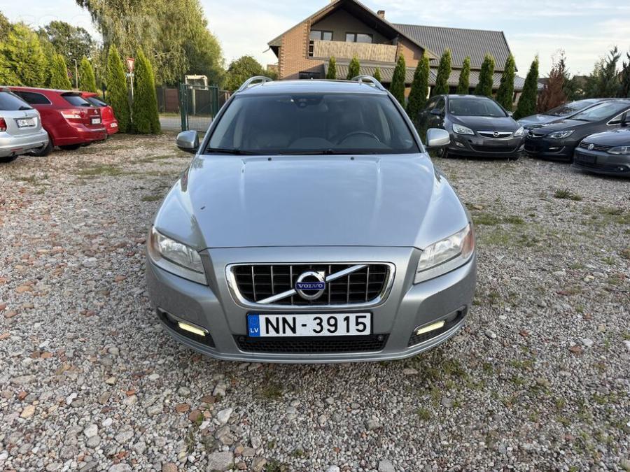 Pelēks Volvo V70 2012 Saldus, ar dzinēja tilpumu 2.00 L un nobraukumu 351 tūkst. km par 2950 €, foto 3 vietnē AUTOMOTO.COM.LV