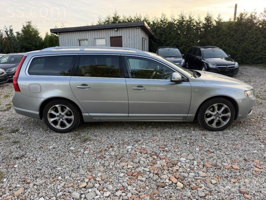 Pelēks Volvo V70 2012 Saldus, ar dzinēja tilpumu 2.00 L un nobraukumu 351 tūkst. km par 2950 €, foto 5 vietnē AUTOMOTO.COM.LV