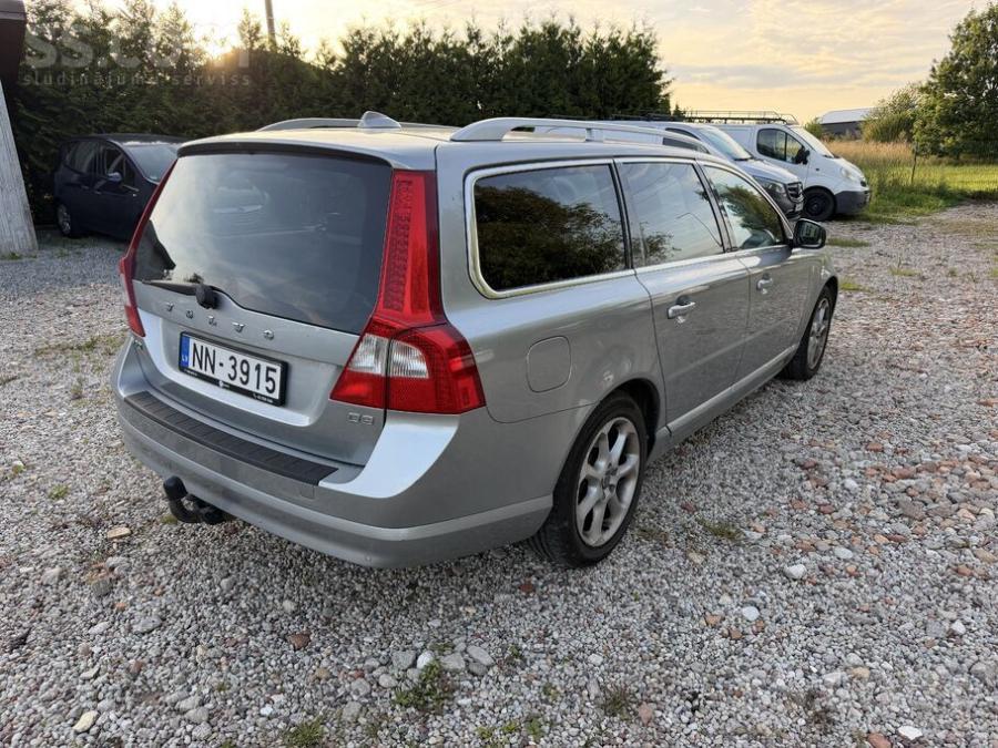 Pelēks Volvo V70 2012 Saldus, ar dzinēja tilpumu 2.00 L un nobraukumu 351 tūkst. km par 2950 €, foto 6 vietnē AUTOMOTO.COM.LV