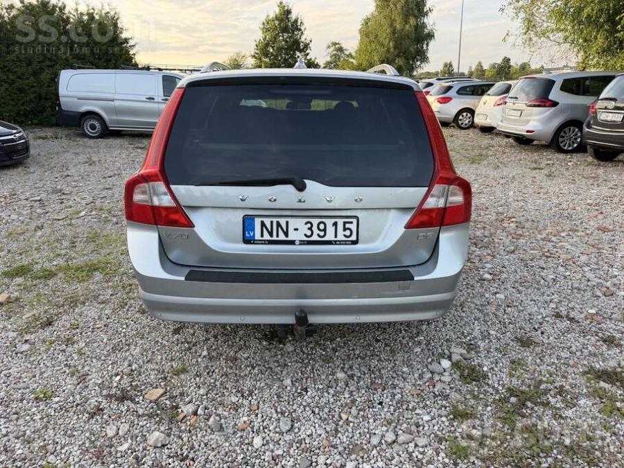 Pelēks Volvo V70 2012 Saldus, ar dzinēja tilpumu 2.00 L un nobraukumu 351 tūkst. km par 2950 €, foto 7 vietnē AUTOMOTO.COM.LV