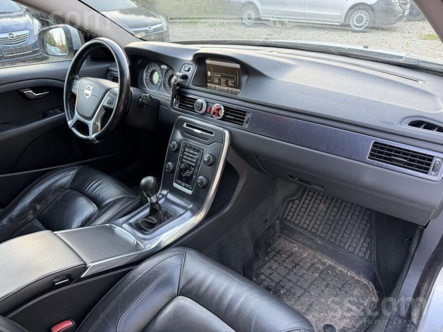 Pelēks Volvo V70 2012 Saldus, ar dzinēja tilpumu 2.00 L un nobraukumu 351 tūkst. km par 2950 €, foto 15 vietnē AUTOMOTO.COM.LV