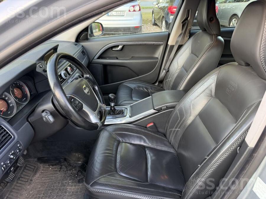 Pelēks Volvo V70 2012 Saldus, ar dzinēja tilpumu 2.00 L un nobraukumu 351 tūkst. km par 2950 €, foto 16 vietnē AUTOMOTO.COM.LV
