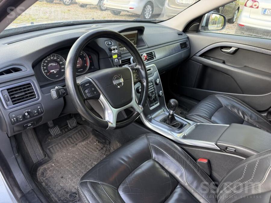 Pelēks Volvo V70 2012 Saldus, ar dzinēja tilpumu 2.00 L un nobraukumu 351 tūkst. km par 2950 €, foto 17 vietnē AUTOMOTO.COM.LV