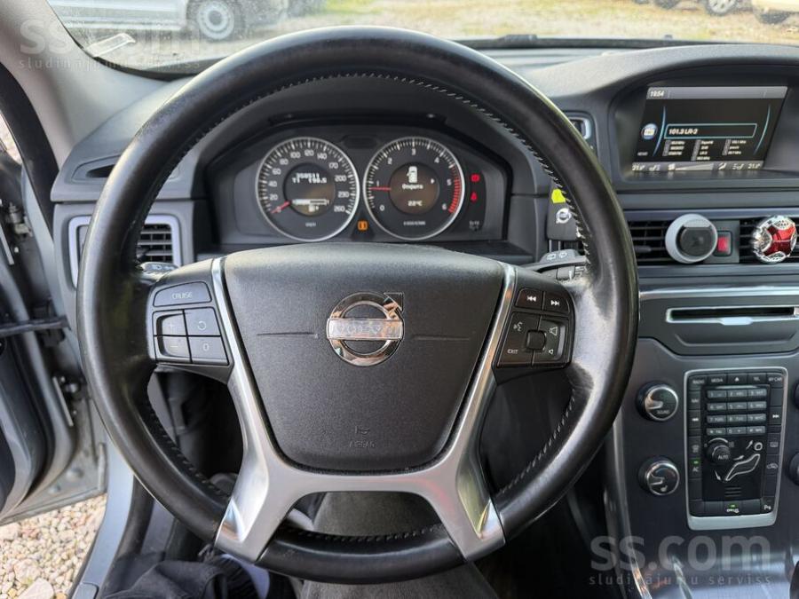 Pelēks Volvo V70 2012 Saldus, ar dzinēja tilpumu 2.00 L un nobraukumu 351 tūkst. km par 2950 €, foto 19 vietnē AUTOMOTO.COM.LV