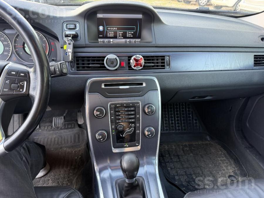 Pelēks Volvo V70 2012 Saldus, ar dzinēja tilpumu 2.00 L un nobraukumu 351 tūkst. km par 2950 €, foto 20 vietnē AUTOMOTO.COM.LV