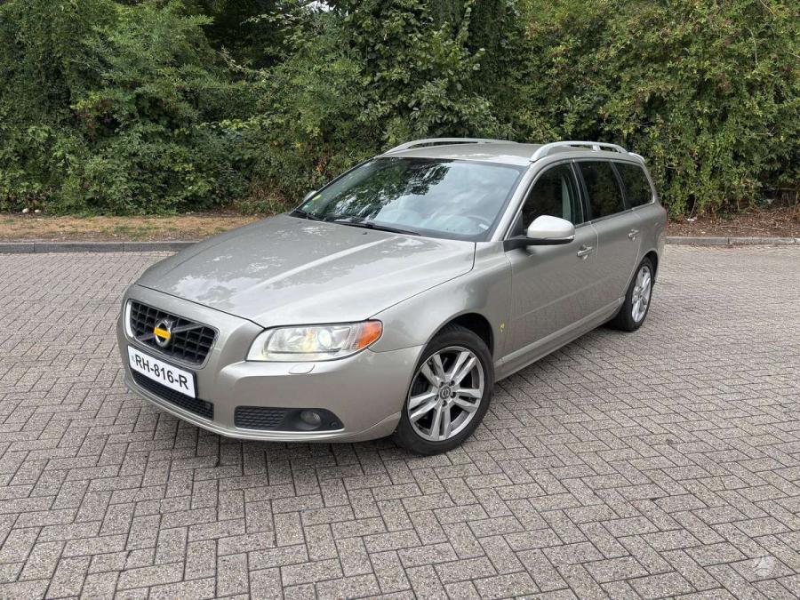 Pelēks Volvo V70 2012 Kauņa, ar dzinēja tilpumu 2.40 L un nobraukumu 350 tūkst. km par 5250 €, foto 1 vietnē AUTOMOTO.COM.LV