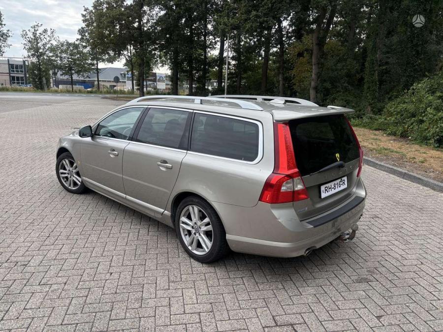Pelēks Volvo V70 2012 Kauņa, ar dzinēja tilpumu 2.40 L un nobraukumu 350 tūkst. km par 5250 €, foto 3 vietnē AUTOMOTO.COM.LV