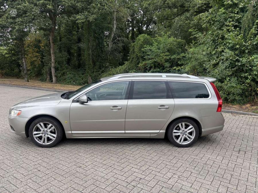 Pelēks Volvo V70 2012 Kauņa, ar dzinēja tilpumu 2.40 L un nobraukumu 350 tūkst. km par 5250 €, foto 6 vietnē AUTOMOTO.COM.LV