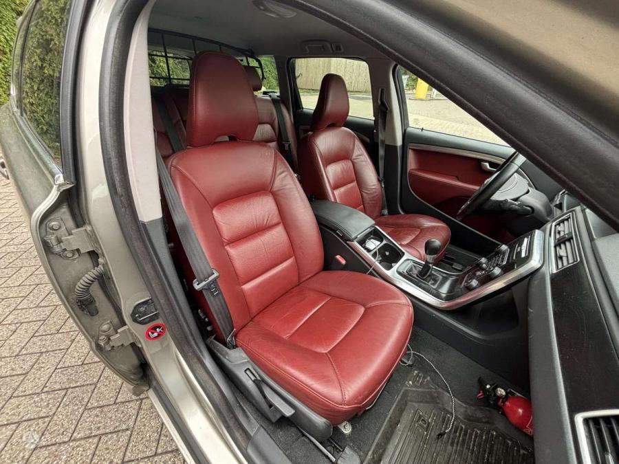 Pelēks Volvo V70 2012 Kauņa, ar dzinēja tilpumu 2.40 L un nobraukumu 350 tūkst. km par 5250 €, foto 11 vietnē AUTOMOTO.COM.LV