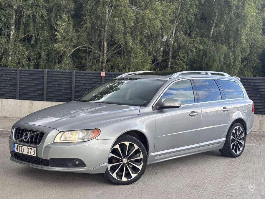 Grey Volvo V70 2012 in Vilnius, with an engine capacity of 1.98 L and mileage of 410 thousand km for 6000 €, photo 3 on AUTOMOTO.COM.LV