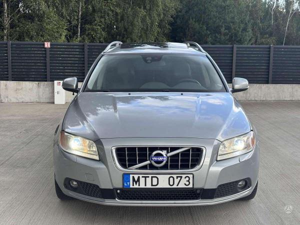 Grey Volvo V70 2012 in Vilnius, with an engine capacity of 1.98 L and mileage of 410 thousand km for 6000 €, photo 4 on AUTOMOTO.COM.LV