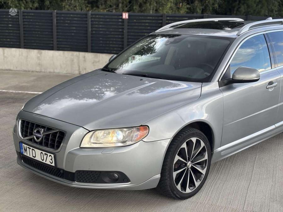 Grey Volvo V70 2012 in Vilnius, with an engine capacity of 1.98 L and mileage of 410 thousand km for 6000 €, photo 5 on AUTOMOTO.COM.LV