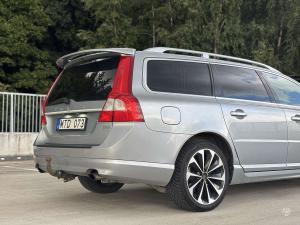 Grey Volvo V70 2012 in Vilnius, with an engine capacity of 1.98 L and mileage of 410 thousand km for 6000 €, photo 8 on AUTOMOTO.COM.LV