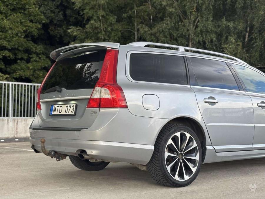 Grey Volvo V70 2012 in Vilnius, with an engine capacity of 1.98 L and mileage of 410 thousand km for 6000 €, photo 8 on AUTOMOTO.COM.LV