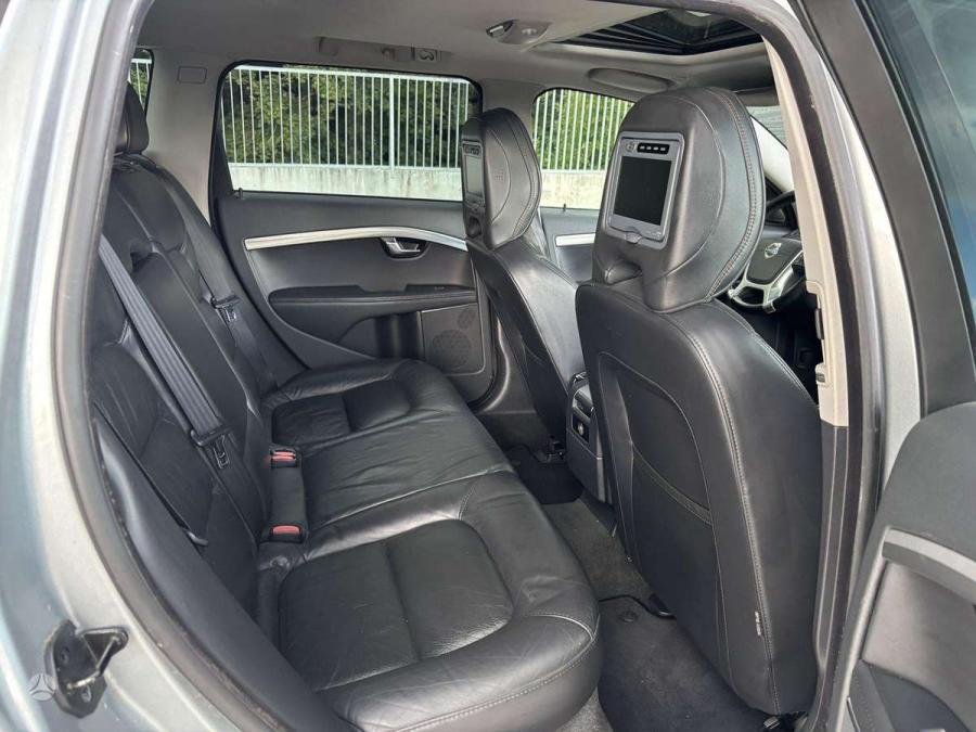 Grey Volvo V70 2012 in Vilnius, with an engine capacity of 1.98 L and mileage of 410 thousand km for 6000 €, photo 9 on AUTOMOTO.COM.LV