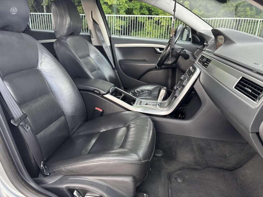 Grey Volvo V70 2012 in Vilnius, with an engine capacity of 1.98 L and mileage of 410 thousand km for 6000 €, photo 11 on AUTOMOTO.COM.LV