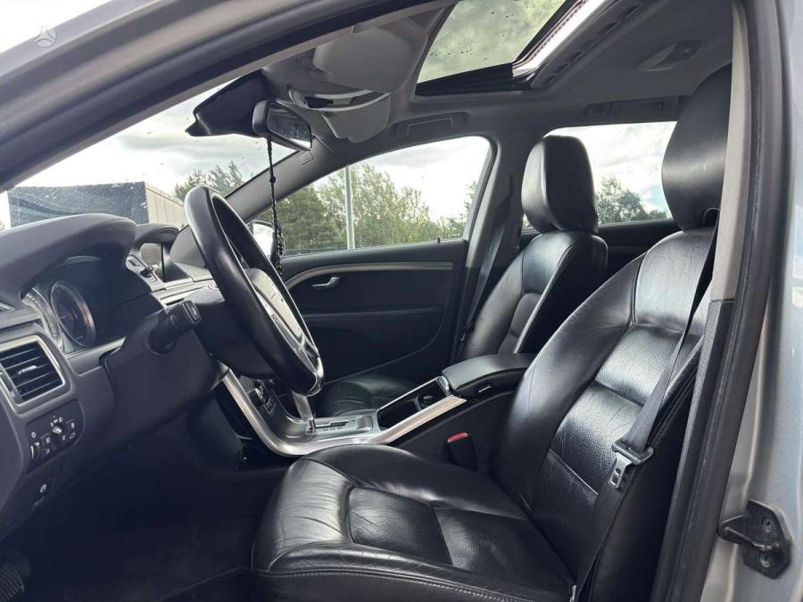 Grey Volvo V70 2012 in Vilnius, with an engine capacity of 1.98 L and mileage of 410 thousand km for 6000 €, photo 12 on AUTOMOTO.COM.LV